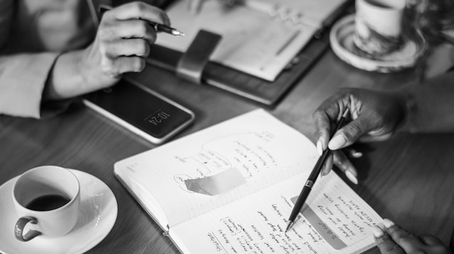 Selecting the right business model - GoDaddy Resources - Canada